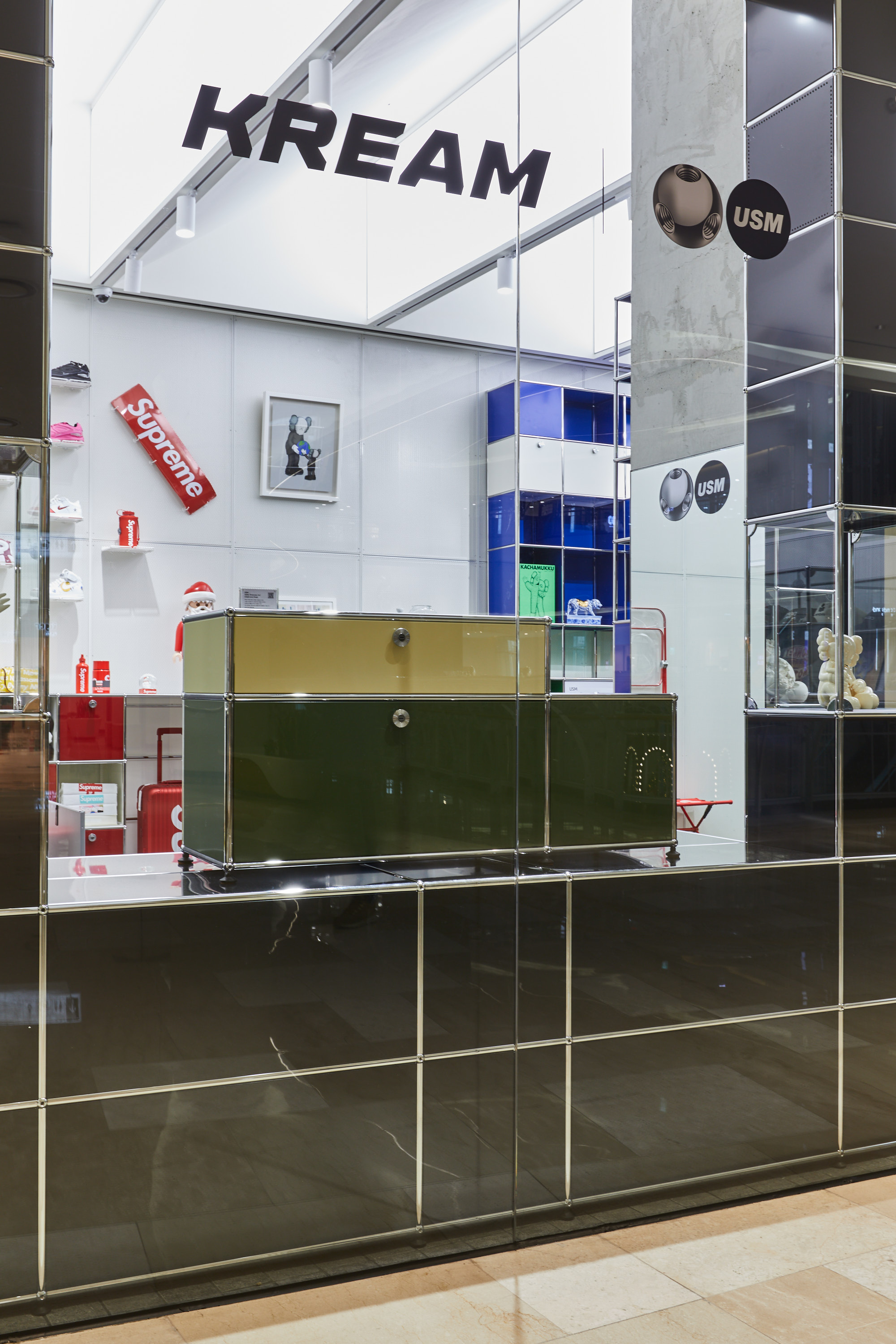 USM X KREAM POP-UP - 스페이스로직