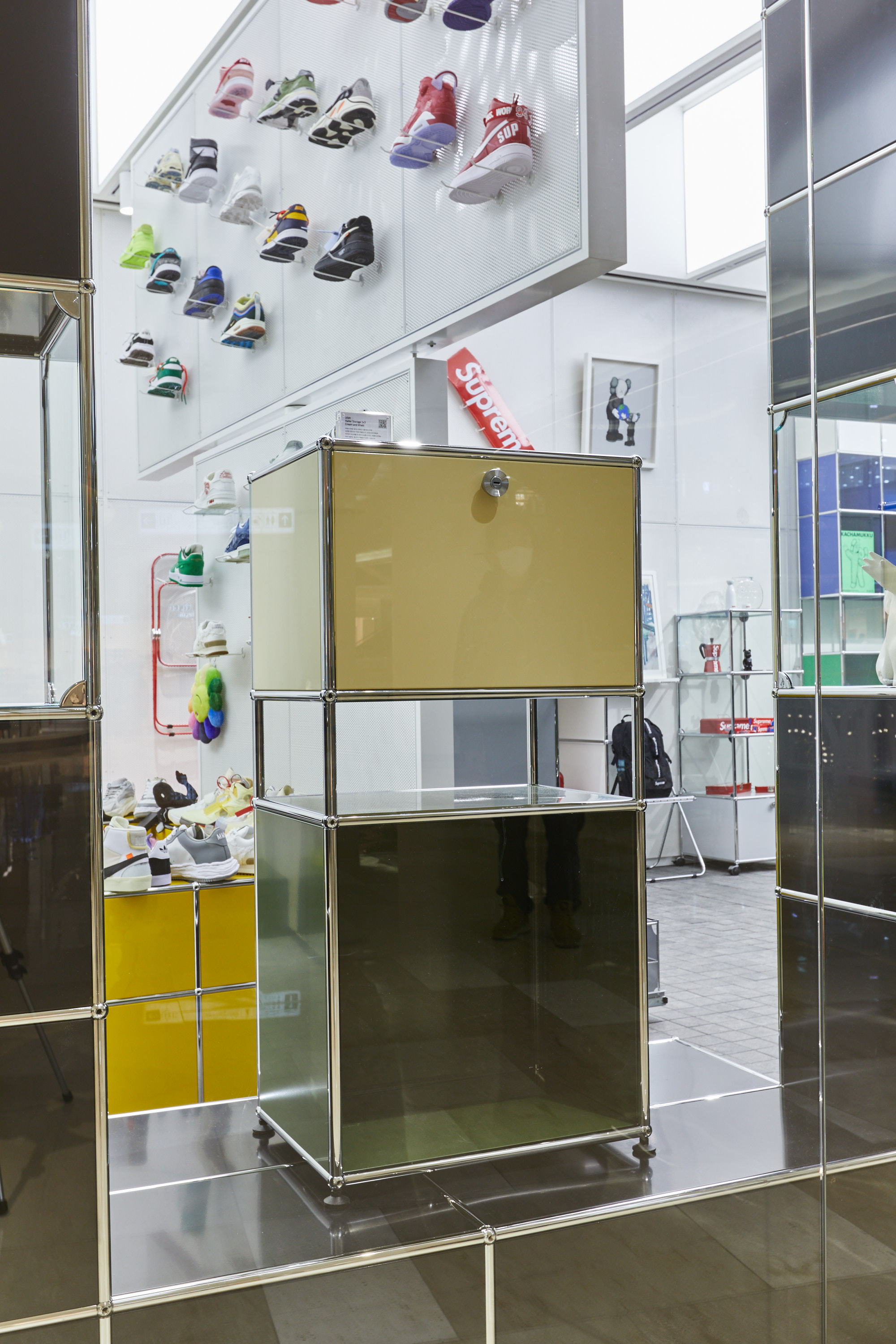 USM X KREAM POP-UP - 스페이스로직