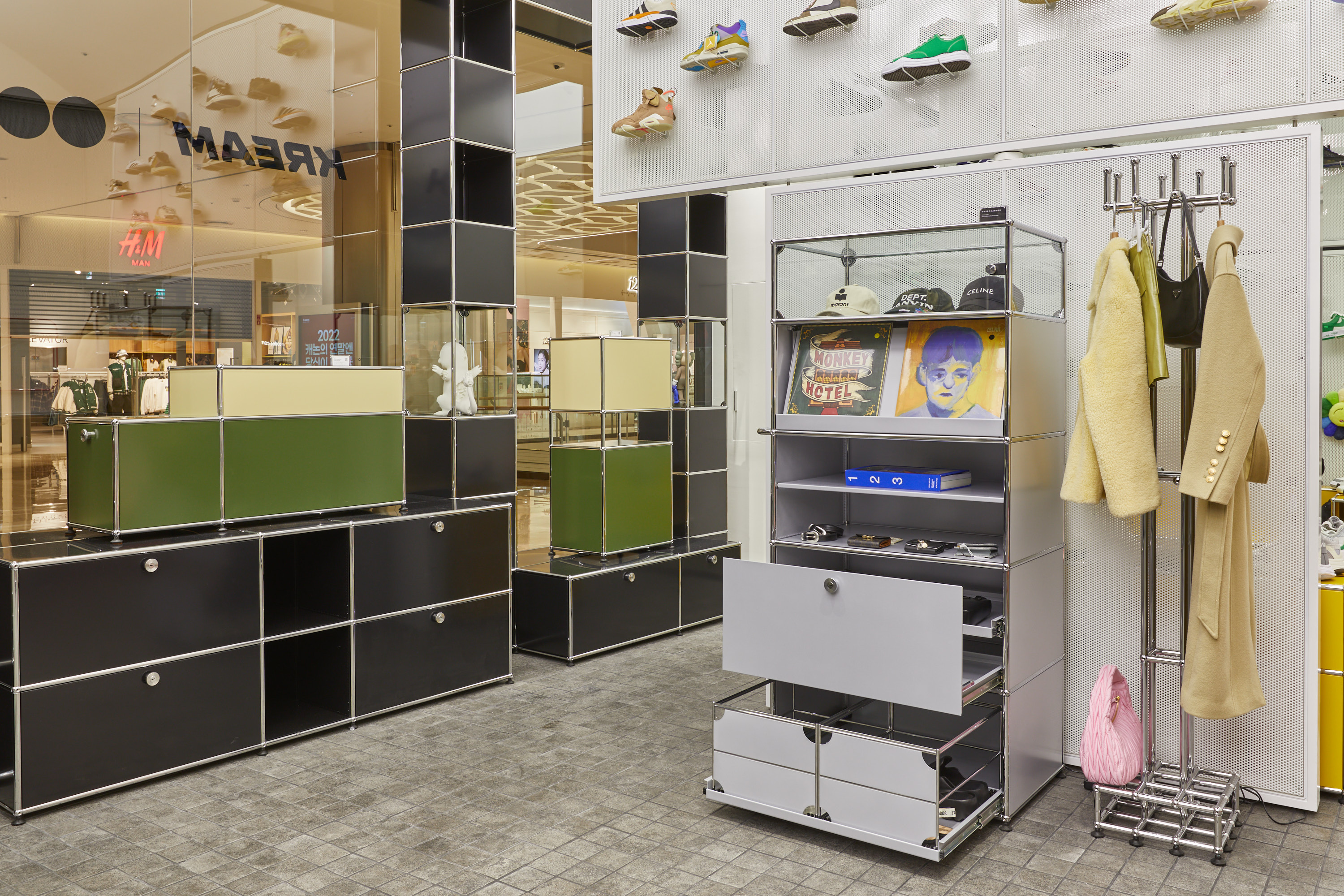 USM X KREAM POP-UP - 스페이스로직